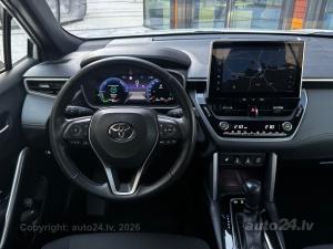 Белый Тойота Corolla Cross 2023 в Таллин, объемом двигателя 1.80 л и пробегом 29 тыс. км за 28500 €, фото 13 на AUTOMOTO.COM.LV