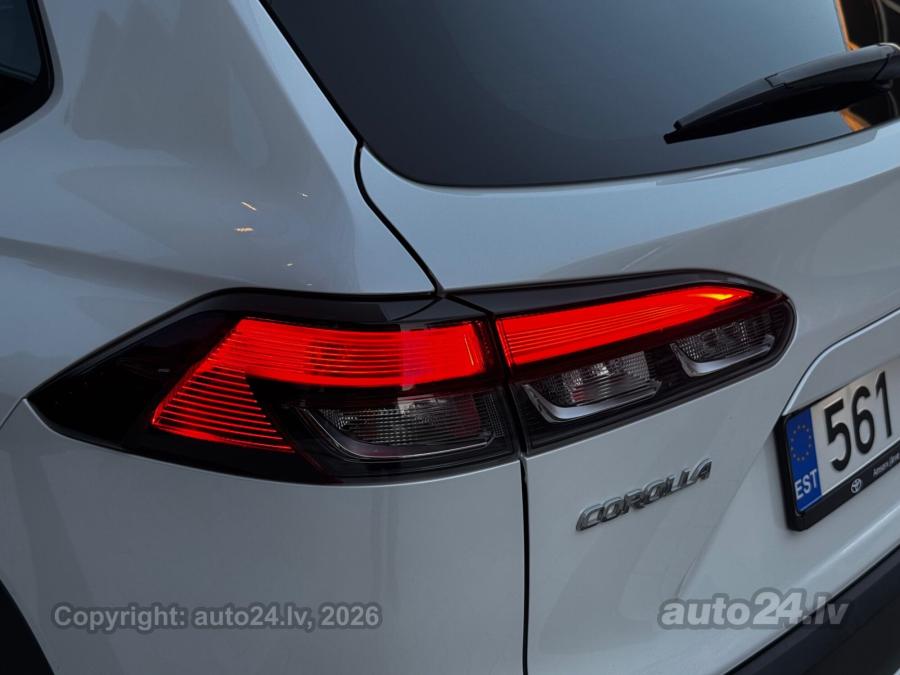 Белый Тойота Corolla Cross 2023 в Таллин, объемом двигателя 1.80 л и пробегом 29 тыс. км за 28500 €, фото 23 на AUTOMOTO.COM.LV