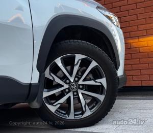 Белый Тойота Corolla Cross 2023 в Таллин, объемом двигателя 1.80 л и пробегом 29 тыс. км за 28500 €, фото 26 на AUTOMOTO.COM.LV