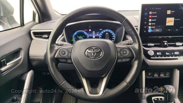 White Toyota Corolla Cross 2024 in Tallinn, with an engine capacity of 1.80 L and mileage of 93 thousand km for 30995 €, photo 9 on AUTOMOTO.COM.LV