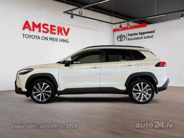 Balts Toyota Corolla Cross 2024 Tallina, ar dzinēja tilpumu 1.80 L un nobraukumu 85 tūkst. km par 26990 €, foto 3 vietnē AUTOMOTO.COM.LV