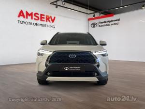 Белый Тойота Corolla Cross 2024 в Таллин, объемом двигателя 1.80 л и пробегом 85 тыс. км за 26990 €, фото 6 на AUTOMOTO.COM.LV