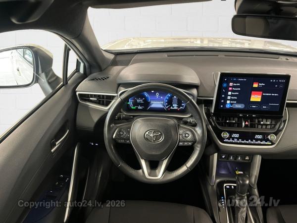 Balts Toyota Corolla Cross 2024 Tallina, ar dzinēja tilpumu 1.80 L un nobraukumu 85 tūkst. km par 26990 €, foto 9 vietnē AUTOMOTO.COM.LV