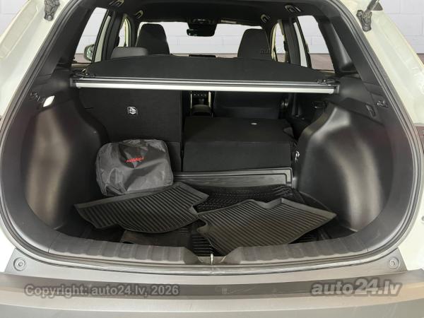 Balts Toyota Corolla Cross 2024 Tallina, ar dzinēja tilpumu 1.80 L un nobraukumu 85 tūkst. km par 26990 €, foto 10 vietnē AUTOMOTO.COM.LV