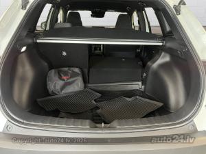 Белый Тойота Corolla Cross 2024 в Таллин, объемом двигателя 1.80 л и пробегом 85 тыс. км за 26990 €, фото 11 на AUTOMOTO.COM.LV