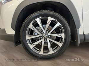 Белый Тойота Corolla Cross 2024 в Таллин, объемом двигателя 1.80 л и пробегом 85 тыс. км за 26990 €, фото 16 на AUTOMOTO.COM.LV
