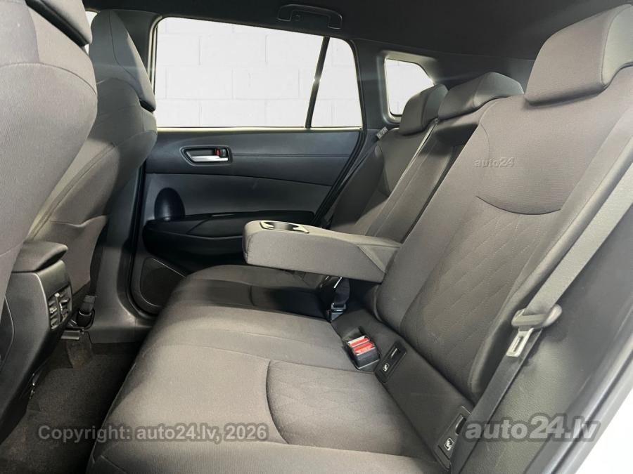 Белый Тойота Corolla Cross 2024 в Таллин, объемом двигателя 1.80 л и пробегом 85 тыс. км за 26990 €, фото 19 на AUTOMOTO.COM.LV