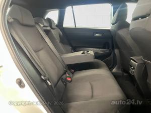 Белый Тойота Corolla Cross 2024 в Таллин, объемом двигателя 1.80 л и пробегом 121 тыс. км за 25990 €, фото 8 на AUTOMOTO.COM.LV