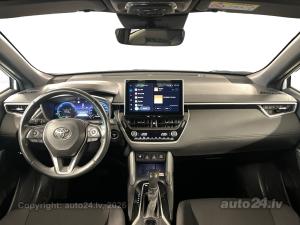 Белый Тойота Corolla Cross 2024 в Таллин, объемом двигателя 1.80 л и пробегом 85 тыс. км за 26990 €, фото 9 на AUTOMOTO.COM.LV