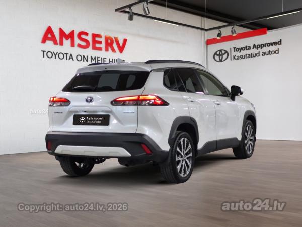 Белый Тойота Corolla Cross 2024 в Таллин, объемом двигателя 1.80 л и пробегом 159 тыс. км за 25490 €, фото 2 на AUTOMOTO.COM.LV