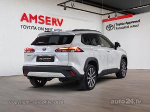 Белый Тойота Corolla Cross 2024 в Таллин, объемом двигателя 1.80 л и пробегом 159 тыс. км за 25490 €, фото 3 на AUTOMOTO.COM.LV