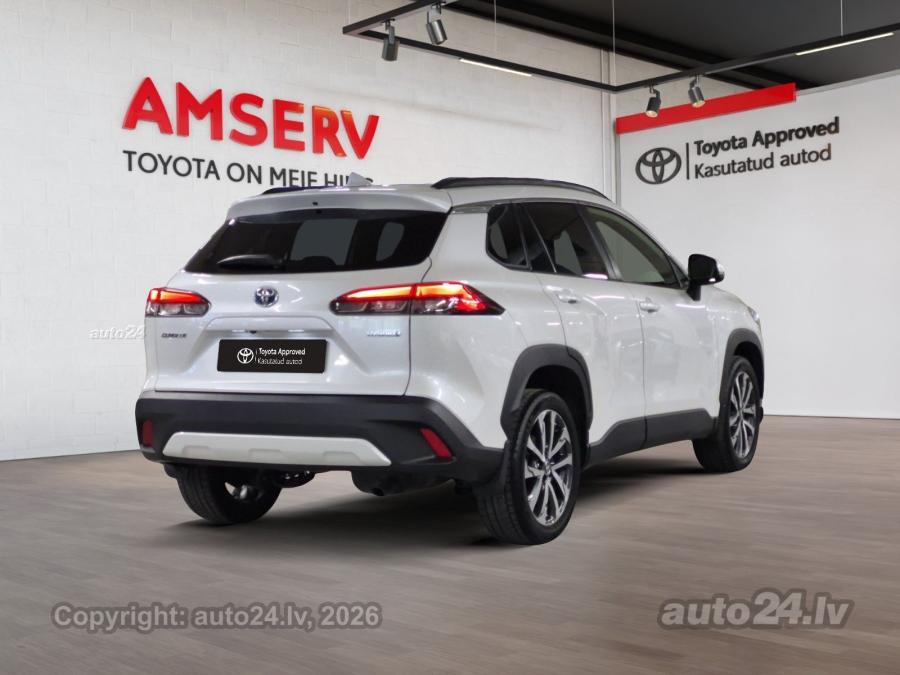 Белый Тойота Corolla Cross 2024 в Таллин, объемом двигателя 1.80 л и пробегом 159 тыс. км за 25490 €, фото 3 на AUTOMOTO.COM.LV