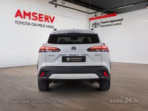Белый Тойота Corolla Cross 2024 в Таллин, объемом двигателя 1.80 л и пробегом 159 тыс. км за 25490 €, фото 5 на AUTOMOTO.COM.LV