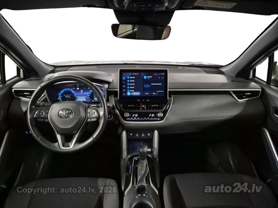 Белый Тойота Corolla Cross 2024 в Таллин, объемом двигателя 1.80 л и пробегом 159 тыс. км за 25490 €, фото 9 на AUTOMOTO.COM.LV