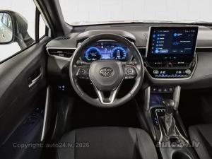 Белый Тойота Corolla Cross 2024 в Таллин, объемом двигателя 1.80 л и пробегом 159 тыс. км за 25490 €, фото 10 на AUTOMOTO.COM.LV