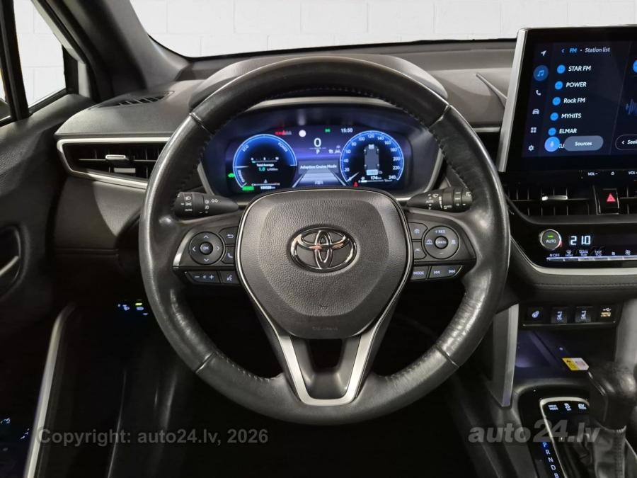 Белый Тойота Corolla Cross 2024 в Таллин, объемом двигателя 1.80 л и пробегом 159 тыс. км за 25490 €, фото 13 на AUTOMOTO.COM.LV