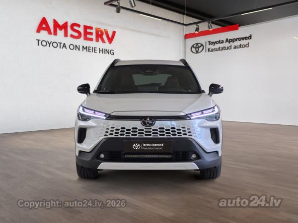Белый Тойота Corolla Cross 2025 в Таллин, объемом двигателя 1.80 л и пробегом 13 тыс. км за 36990 €, фото 5 на AUTOMOTO.COM.LV