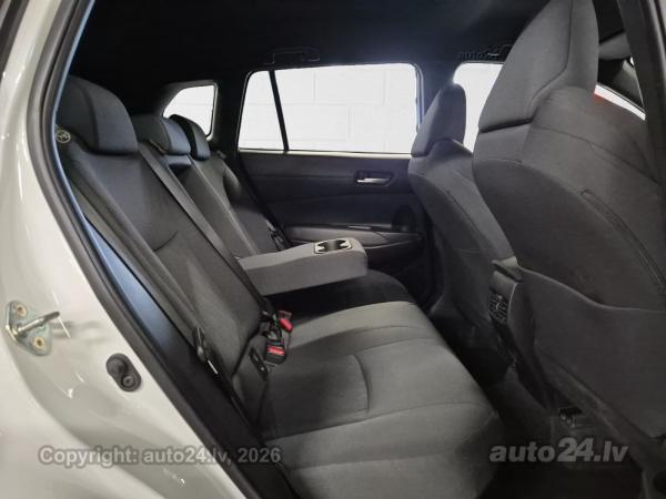 Белый Тойота Corolla Cross 2025 в Таллин, объемом двигателя 1.80 л и пробегом 13 тыс. км за 36990 €, фото 7 на AUTOMOTO.COM.LV