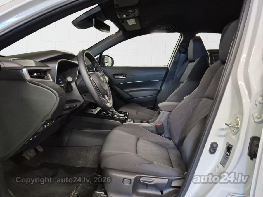 White Toyota Corolla Cross 2025 in Tallinn, with an engine capacity of 1.80 L and mileage of 13 thousand km for 36990 €, photo 12 on AUTOMOTO.COM.LV