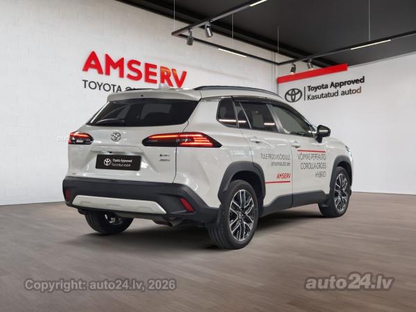 Белый Тойота Corolla Cross 2025 в Таллин, объемом двигателя 2.00 л и пробегом 17 тыс. км за 40990 €, фото 2 на AUTOMOTO.COM.LV