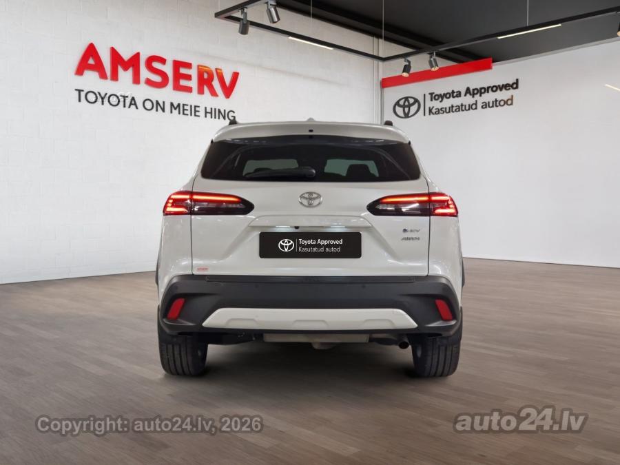 Balts Toyota Corolla Cross 2025 Tallina, ar dzinēja tilpumu 2.00 L un nobraukumu 17 tūkst. km par 40990 €, foto 5 vietnē AUTOMOTO.COM.LV
