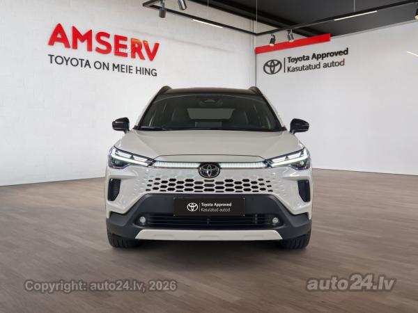 Белый Тойота Corolla Cross 2025 в Таллин, объемом двигателя 2.00 л и пробегом 17 тыс. км за 40990 €, фото 5 на AUTOMOTO.COM.LV