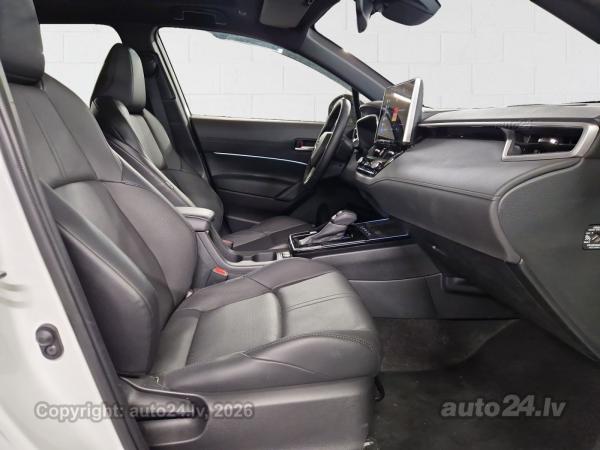Белый Тойота Corolla Cross 2025 в Таллин, объемом двигателя 2.00 л и пробегом 17 тыс. км за 40990 €, фото 6 на AUTOMOTO.COM.LV