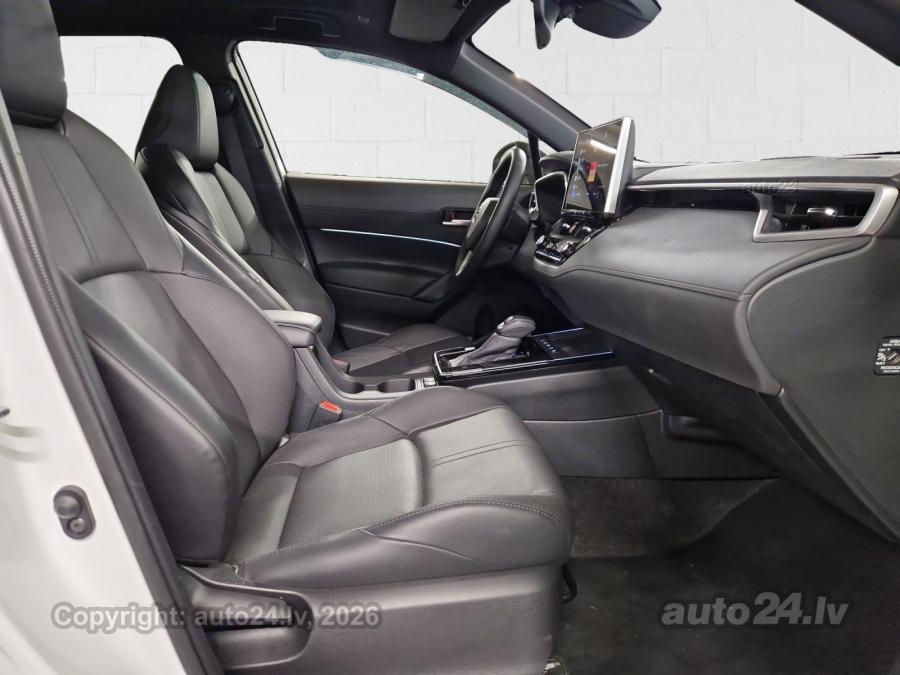 Balts Toyota Corolla Cross 2025 Tallina, ar dzinēja tilpumu 2.00 L un nobraukumu 17 tūkst. km par 40990 €, foto 7 vietnē AUTOMOTO.COM.LV