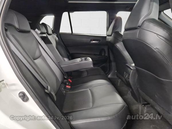 Белый Тойота Corolla Cross 2025 в Таллин, объемом двигателя 2.00 л и пробегом 17 тыс. км за 40990 €, фото 7 на AUTOMOTO.COM.LV