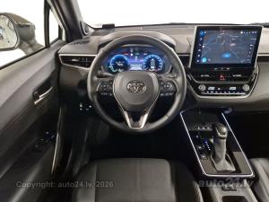 Balts Toyota Corolla Cross 2025 Tallina, ar dzinēja tilpumu 2.00 L un nobraukumu 17 tūkst. km par 40990 €, foto 10 vietnē AUTOMOTO.COM.LV