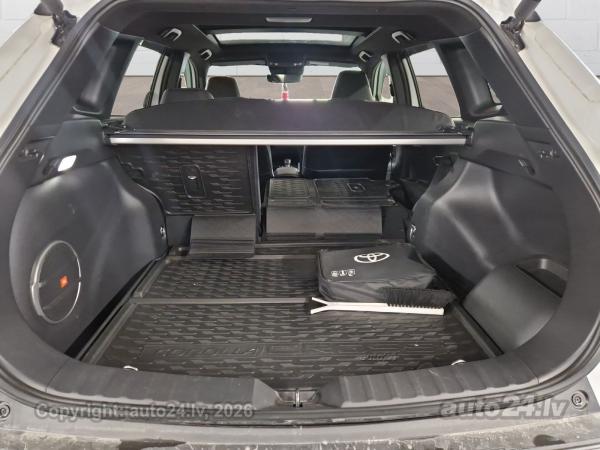 Белый Тойота Corolla Cross 2025 в Таллин, объемом двигателя 2.00 л и пробегом 17 тыс. км за 40990 €, фото 10 на AUTOMOTO.COM.LV