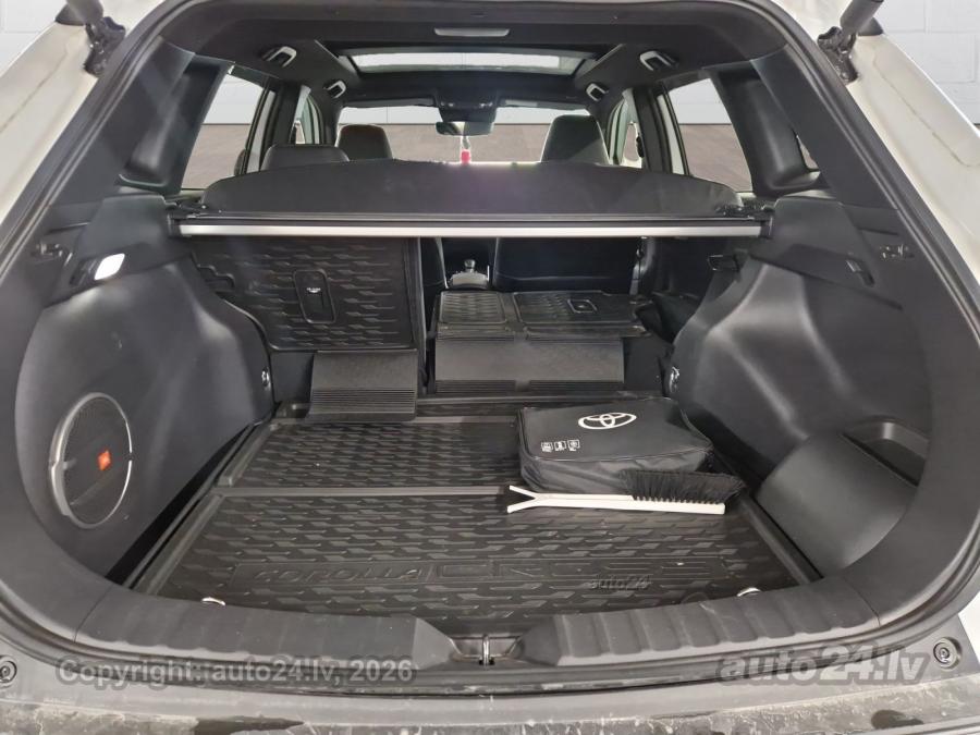 Balts Toyota Corolla Cross 2025 Tallina, ar dzinēja tilpumu 2.00 L un nobraukumu 17 tūkst. km par 40990 €, foto 11 vietnē AUTOMOTO.COM.LV