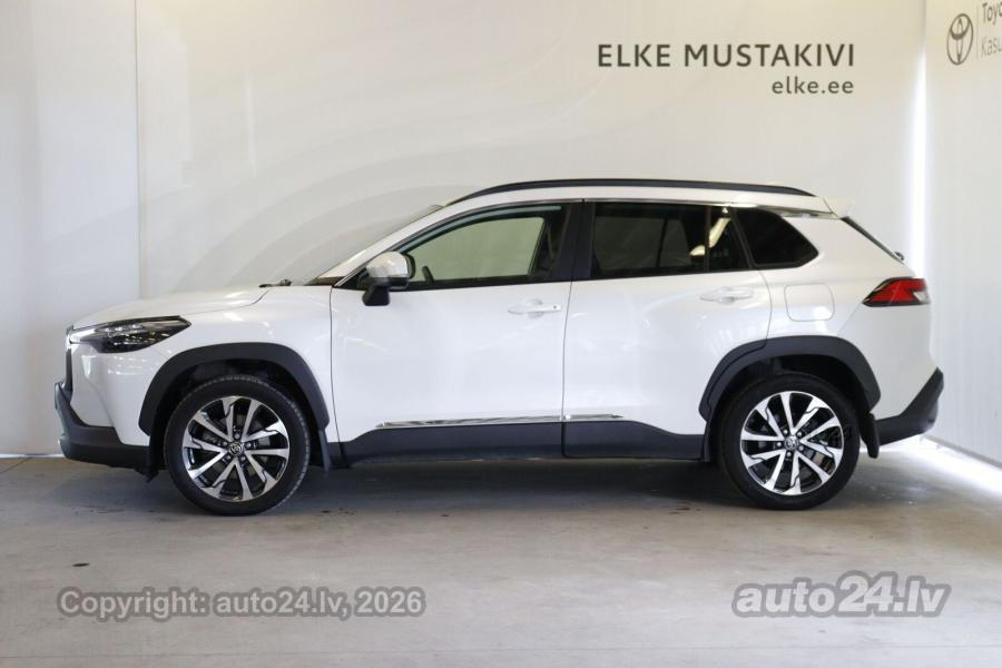 Balts Toyota Corolla Cross 2025 Tallina, ar dzinēja tilpumu 1.99 L un nobraukumu 42 tūkst. km par 35300 €, foto 4 vietnē AUTOMOTO.COM.LV