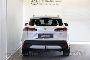 Balts Toyota Corolla Cross 2025 Tallina, ar dzinēja tilpumu 1.99 L un nobraukumu 42 tūkst. km par 35300 €, foto 5 vietnē AUTOMOTO.COM.LV