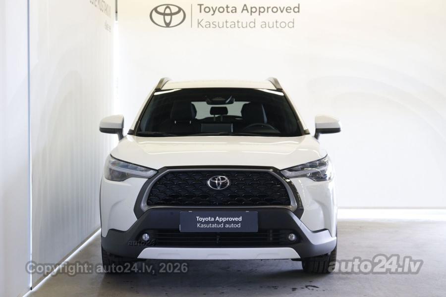 Balts Toyota Corolla Cross 2025 Tallina, ar dzinēja tilpumu 1.99 L un nobraukumu 42 tūkst. km par 35300 €, foto 6 vietnē AUTOMOTO.COM.LV