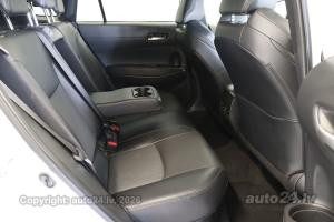 Balts Toyota Corolla Cross 2025 Tallina, ar dzinēja tilpumu 1.99 L un nobraukumu 42 tūkst. km par 35300 €, foto 8 vietnē AUTOMOTO.COM.LV