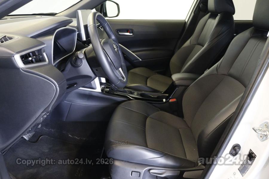 Balts Toyota Corolla Cross 2025 Tallina, ar dzinēja tilpumu 1.99 L un nobraukumu 42 tūkst. km par 35300 €, foto 12 vietnē AUTOMOTO.COM.LV