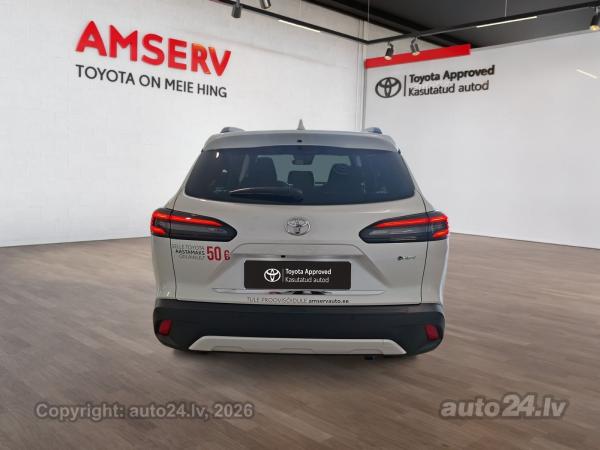 Balts Toyota Corolla Cross 2026 Viljandi, ar dzinēja tilpumu 1.80 L un nobraukumu 6 tūkst. km par 35990 €, foto 4 vietnē AUTOMOTO.COM.LV