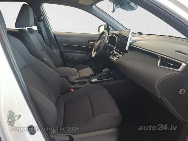 Balts Toyota Corolla Cross 2026 Viljandi, ar dzinēja tilpumu 1.80 L un nobraukumu 6 tūkst. km par 35990 €, foto 6 vietnē AUTOMOTO.COM.LV