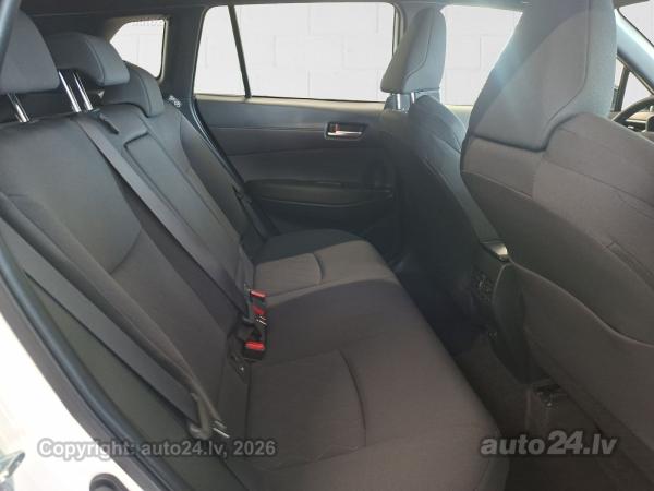 Balts Toyota Corolla Cross 2026 Viljandi, ar dzinēja tilpumu 1.80 L un nobraukumu 6 tūkst. km par 35990 €, foto 7 vietnē AUTOMOTO.COM.LV
