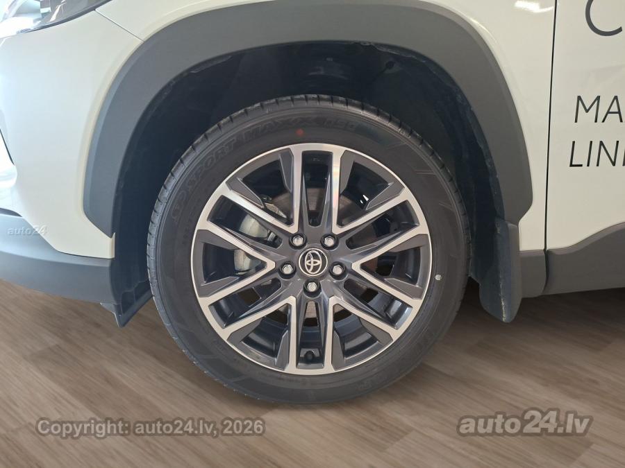 White Toyota Corolla Cross 2026 in Viljandi, with an engine capacity of 1.80 L and mileage of 6 thousand km for 35990 €, photo 16 on AUTOMOTO.COM.LV