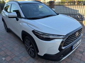 Белый Тойота Corolla Cross 2023 в Шяуляй, объемом двигателя 1.99 л и пробегом 50 тыс. км за 33700 €, фото  на AUTOMOTO.COM.LV