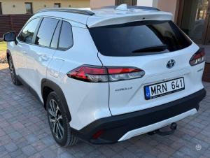 Белый Тойота Corolla Cross 2023 в Шяуляй, объемом двигателя 1.99 л и пробегом 50 тыс. км за 33700 €, фото 4 на AUTOMOTO.COM.LV