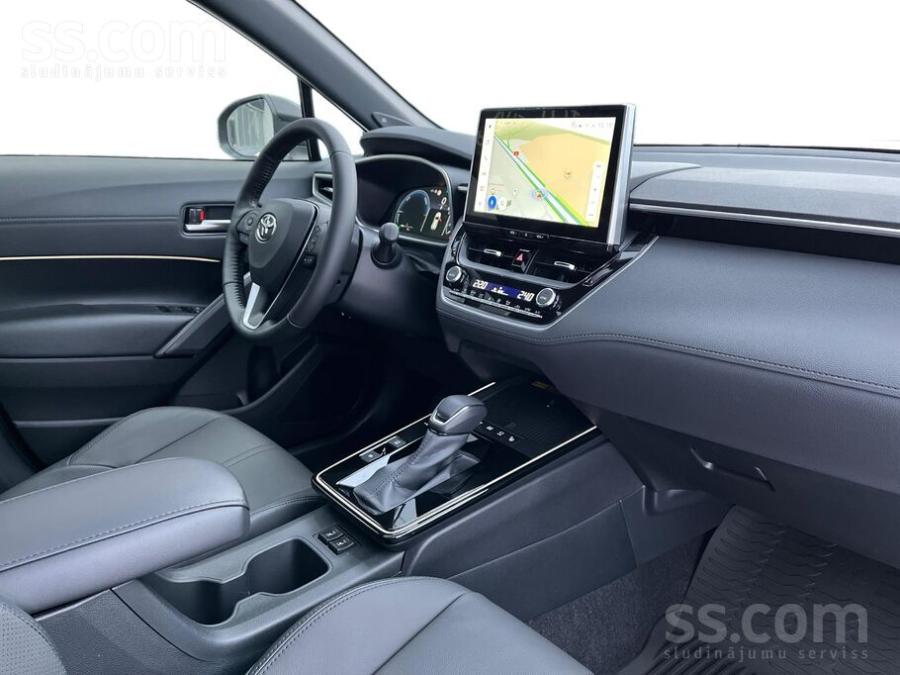 Dzeltens Toyota Corolla Cross 2025 Rīga, ar dzinēja tilpumu 2.00 L un nobraukumu 1000 tūkst. km par 46990 €, foto 7 vietnē AUTOMOTO.COM.LV