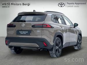 Dzeltens Toyota Corolla Cross 2025 Rīga, ar dzinēja tilpumu 2.00 L un nobraukumu 1000 tūkst. km par 46990 €, foto 3 vietnē AUTOMOTO.COM.LV