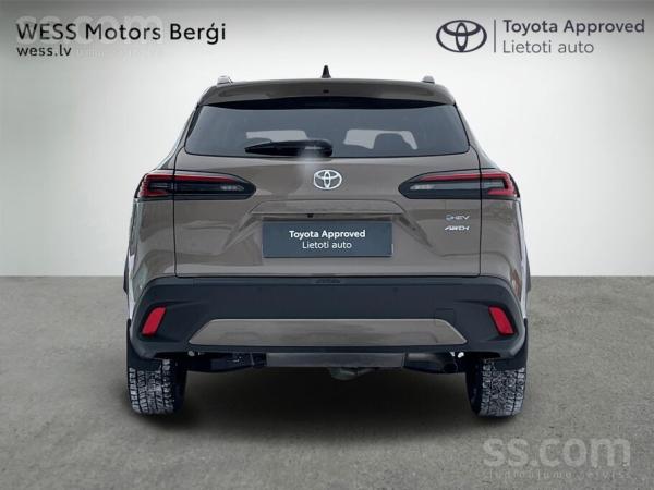 Желтый Тойота Corolla Cross 2025 в Рига, объемом двигателя 2.00 л и пробегом 1000 тыс. км за 46990 €, фото 4 на AUTOMOTO.COM.LV