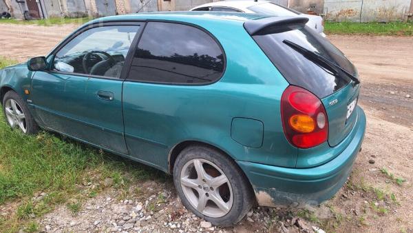 Zaļš Toyota Corolla 1998 Valmiera, ar dzinēja tilpumu 2.00 L un nobraukumu 380 tūkst. km par 400 €, foto 3 vietnē AUTOMOTO.COM.LV