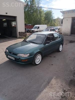 Zaļš Toyota Corolla 1996 Rīga, ar dzinēja tilpumu 1.60 L un nobraukumu 220 tūkst. km par 1600 €, foto  vietnē AUTOMOTO.COM.LV