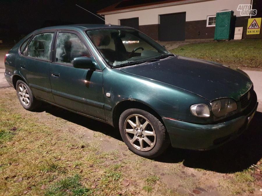 Green Toyota Corolla 2000 in Vilnius, with an engine capacity of 1.60 L and mileage of 261 thousand km for 999 €, photo 4 on AUTOMOTO.COM.LV