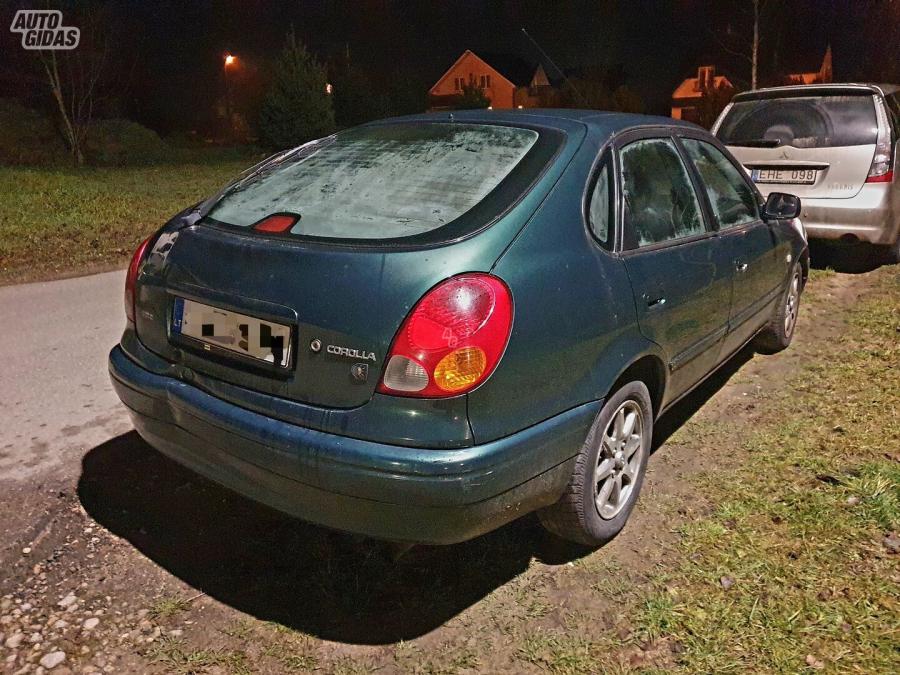 Green Toyota Corolla 2000 in Vilnius, with an engine capacity of 1.60 L and mileage of 261 thousand km for 999 €, photo 13 on AUTOMOTO.COM.LV